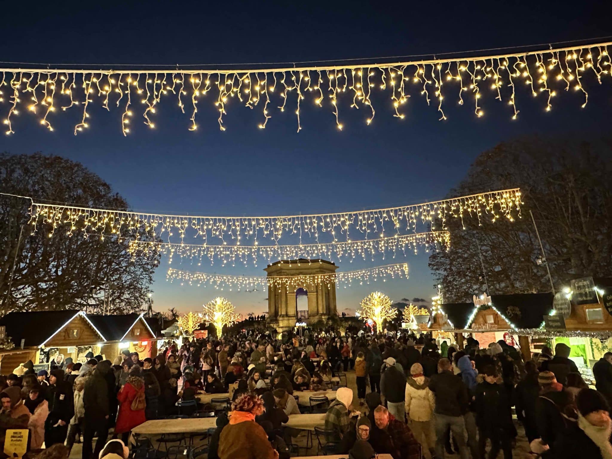 Montpellier : Le marché de Noël fait le plein au Peyrou